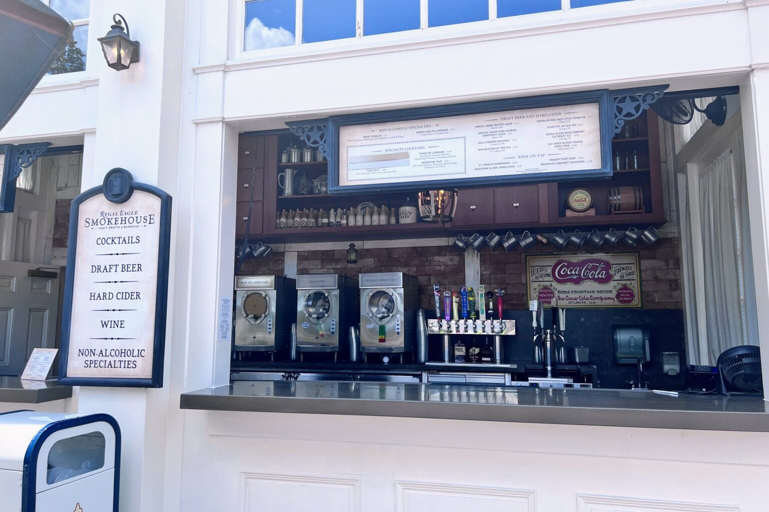 The 5 BEST Bars in EPCOT