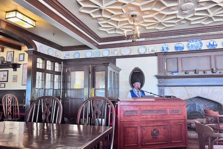 The 5 BEST Bars in EPCOT