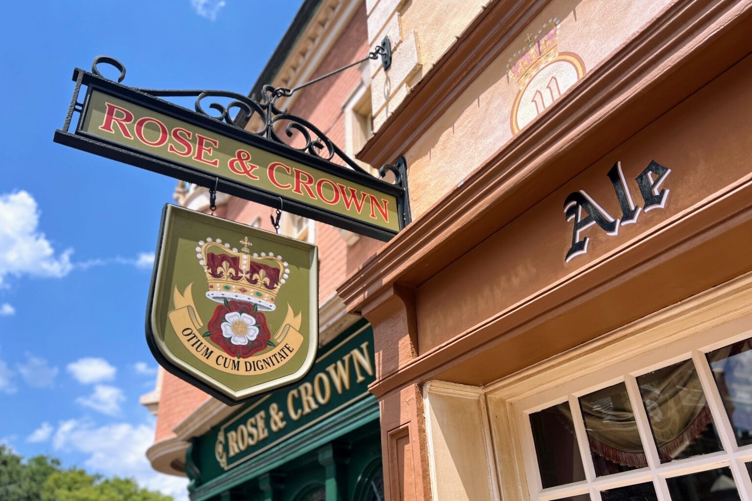 The 5 BEST Bars in EPCOT