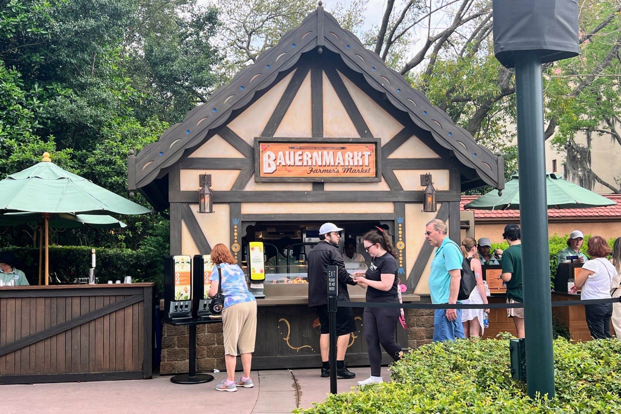 Best Snacks at EPCOT (2025): Must-Try Treats & Hidden Gems