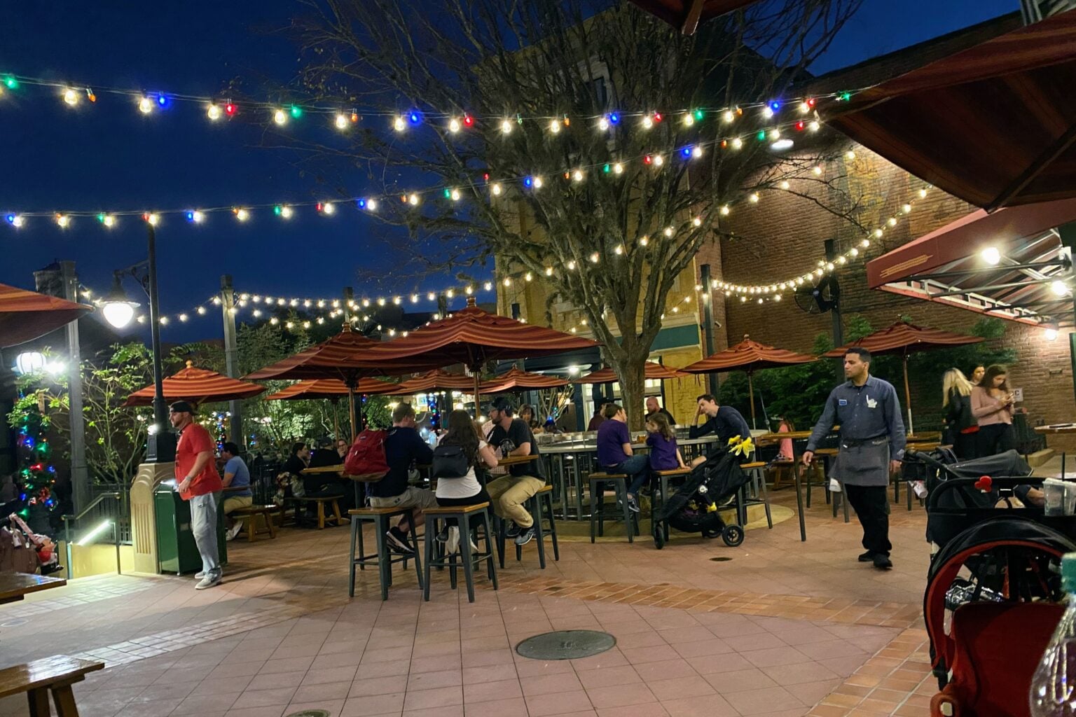 BaseLine Tap House Review: The Best Bar at Hollywood Studios