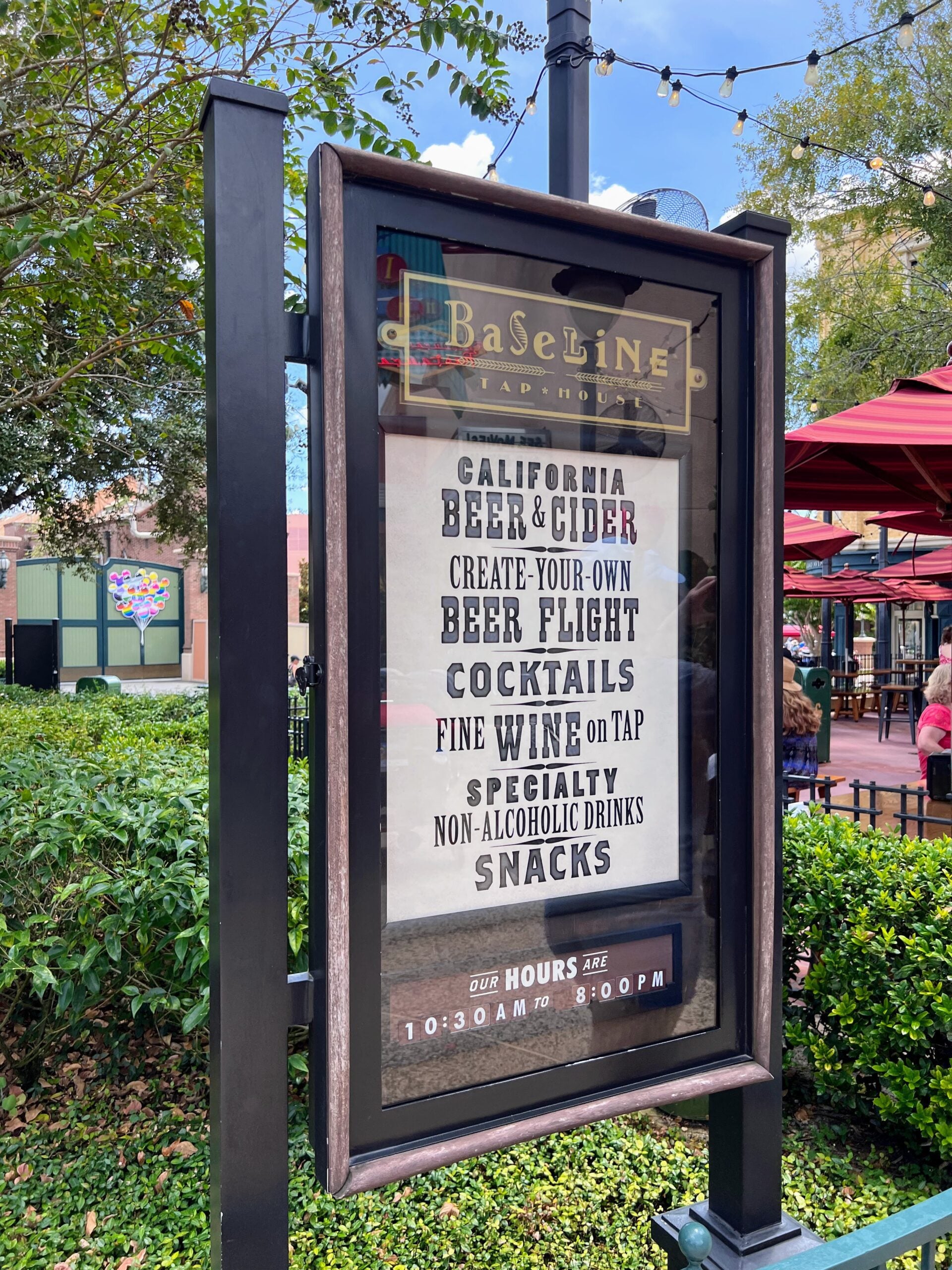 BaseLine Tap House Review: The Best Bar at Hollywood Studios